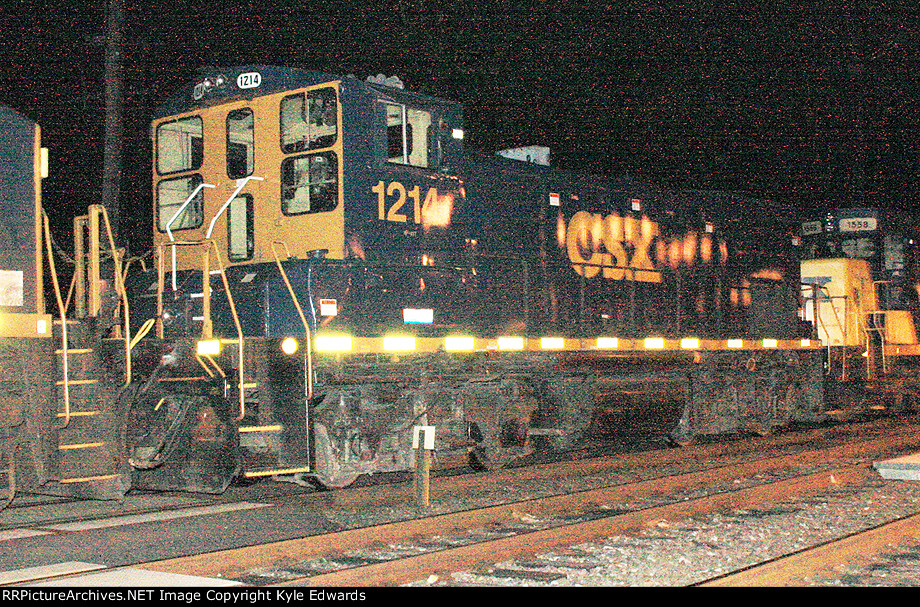 CSX MP15T #1214 on Q438-05